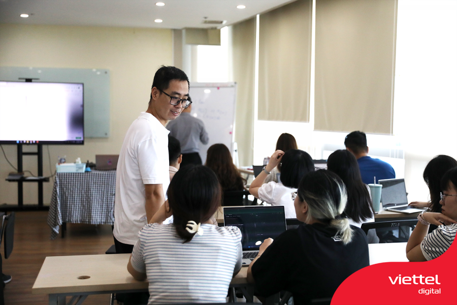 Tech Talk Mở đầu Chuỗi Tech Talk Coding Skill Bằng Thuật Toán Array Structure Sorting