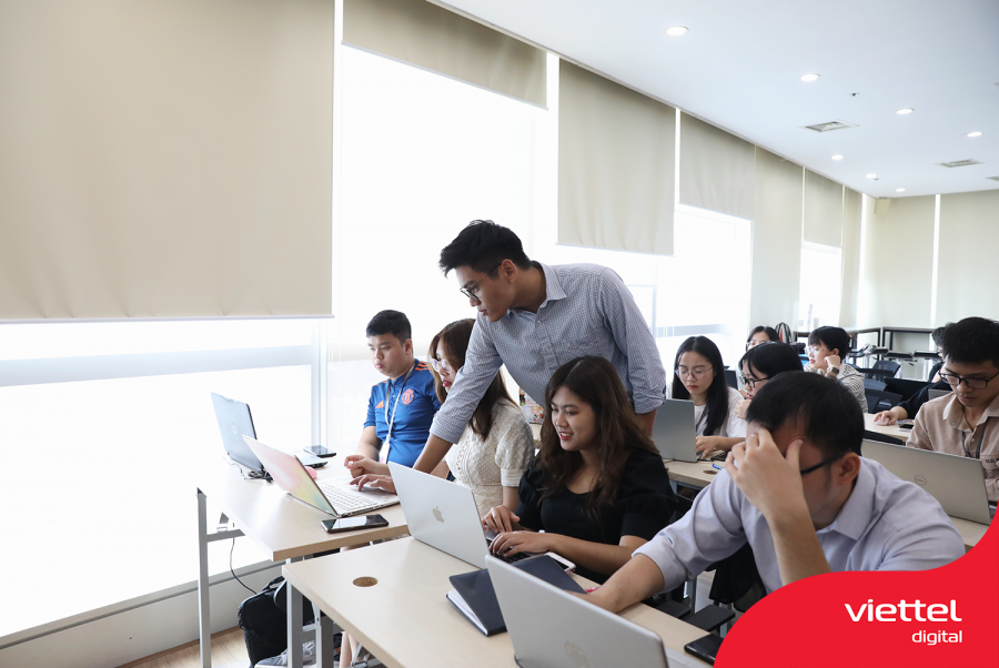 Tech Talk Mở đầu Chuỗi Tech Talk Coding Skill Bằng Thuật Toán Array Structure Sorting